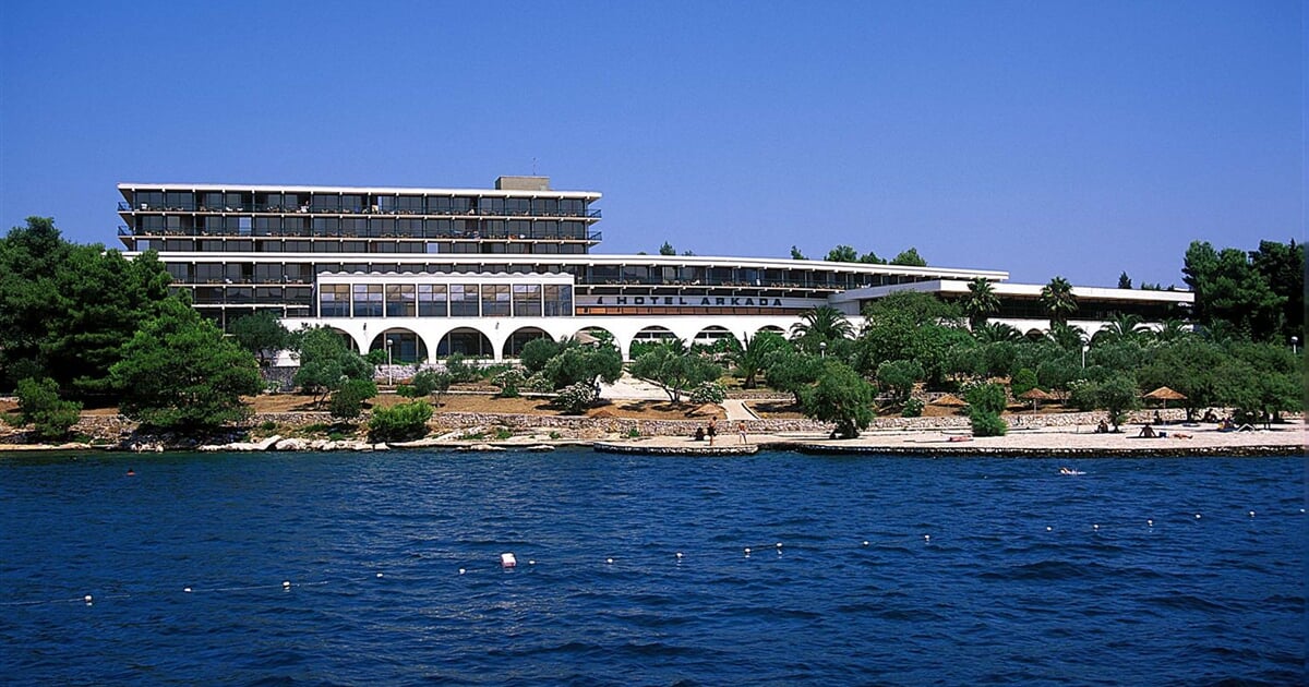 STARI GRAD - HOTEL ARKADA** - ERIKA TOUR